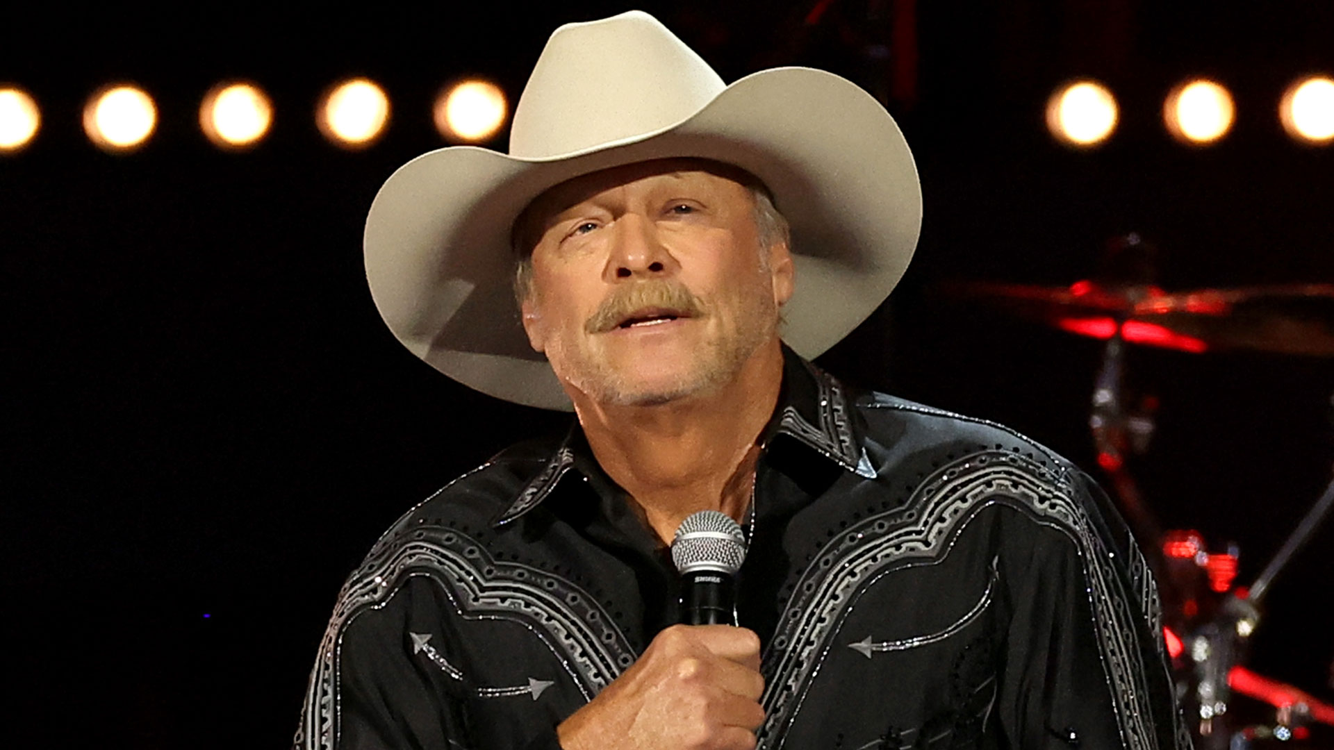 Alan Jackson’s Country Lifestyle: A Glimpse Into the Star’s Family ...