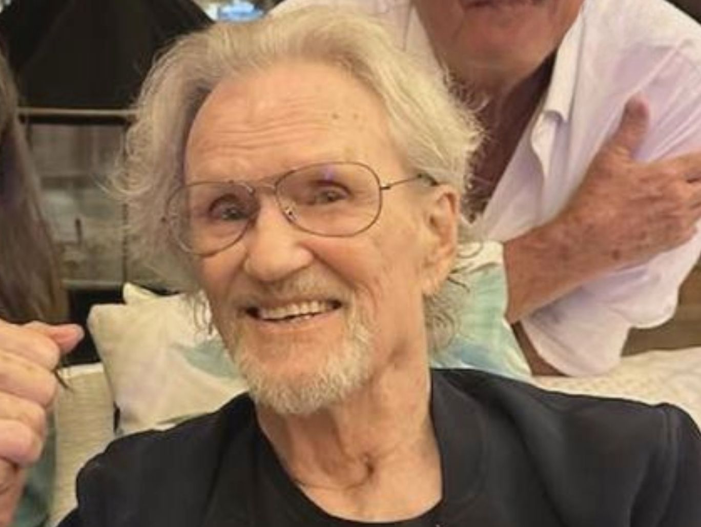 At 87, Kris Kristofferson Reveals His Final Days — Rare Footage Offers ...