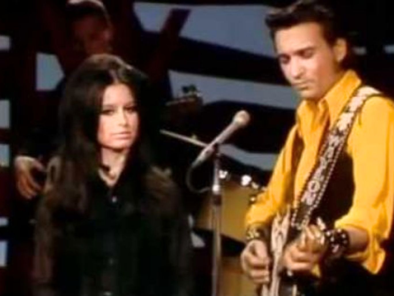 Waylon Jennings & Jessi Colter – "I Ain’t the One" – A Raw and Spirited ...